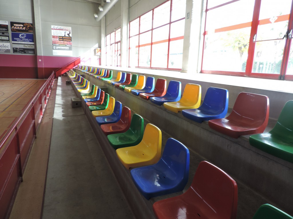 GRADAS CON ASIENTOS DE PVC